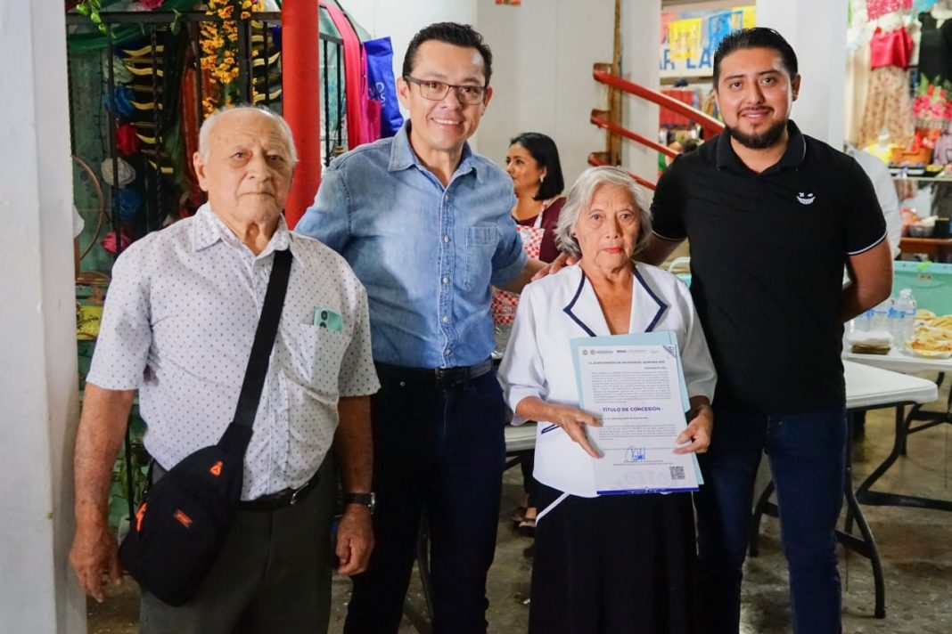 Entregan concesiones del mercado “Diana Laura Riojas” - Saber Politico